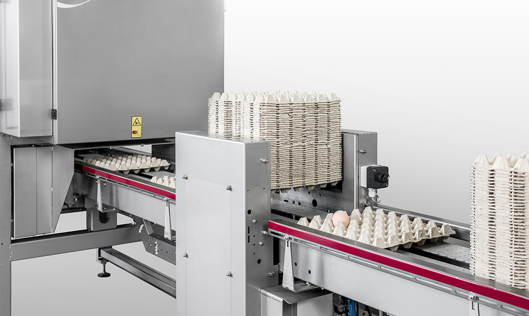 Egg intake automation - Egg packers
